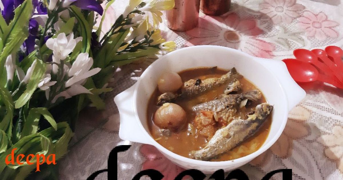 Tangra Machher Jhal/ Small Cat Fish Curry Recipe by Deepanjali Das ...