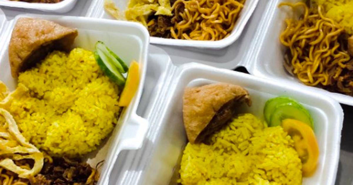 Resep Nasi kuning rice cooker anti ribet #18 oleh Icka Priantina - Cookpad