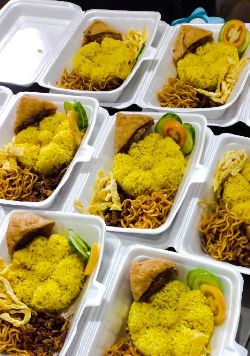 Resep Nasi kuning rice cooker anti ribet #18 oleh Icka Priantina - Cookpad