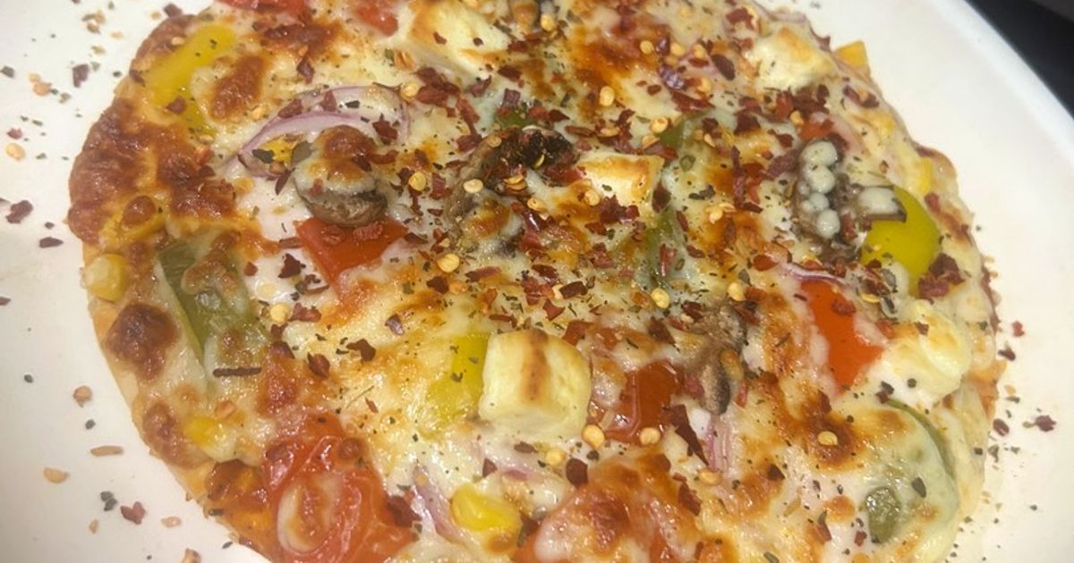 Delicious Vegges Loaded Pizza Recipe by Shweta Patwal - Cookpad