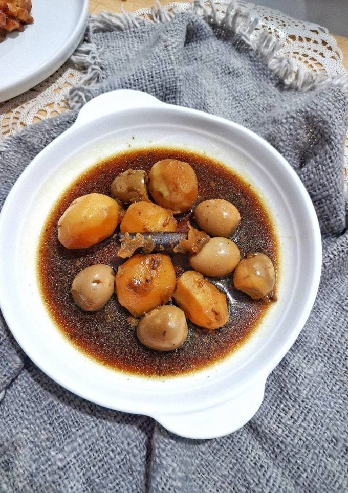 Resep Semur Kentang Telur Puyuh oleh aniesaryono - Cookpad