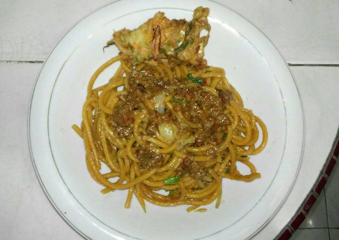 Resep Mie siram bumbu pecal oleh 🌺Cori Julia🌺 - Cookpad