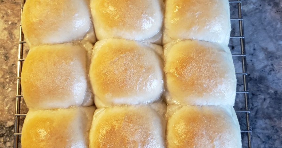 Classic Dinner Rolls Recipe by Kristen Pond - Cookpad