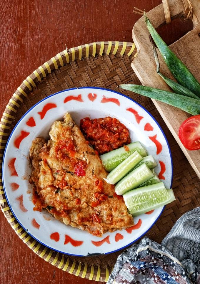 Resep Telur Dadar Sambal Penyet oleh Nay's Kitchen - Cookpad