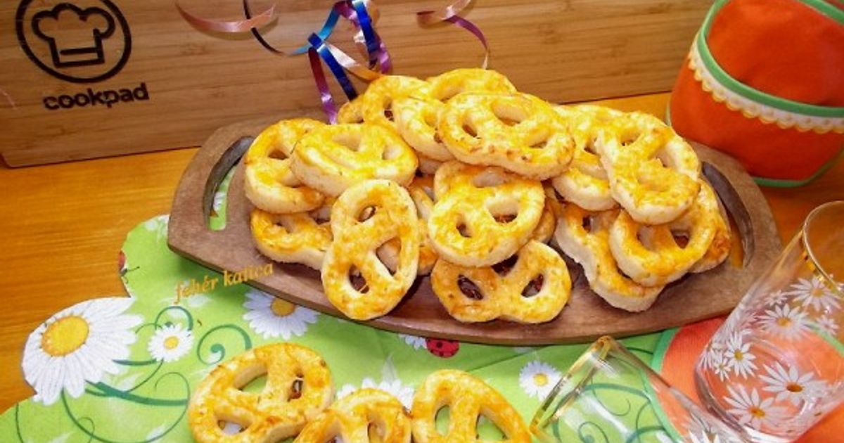 74 egyszerű és finom sajtos perec margarin recept - Cookpad receptek
