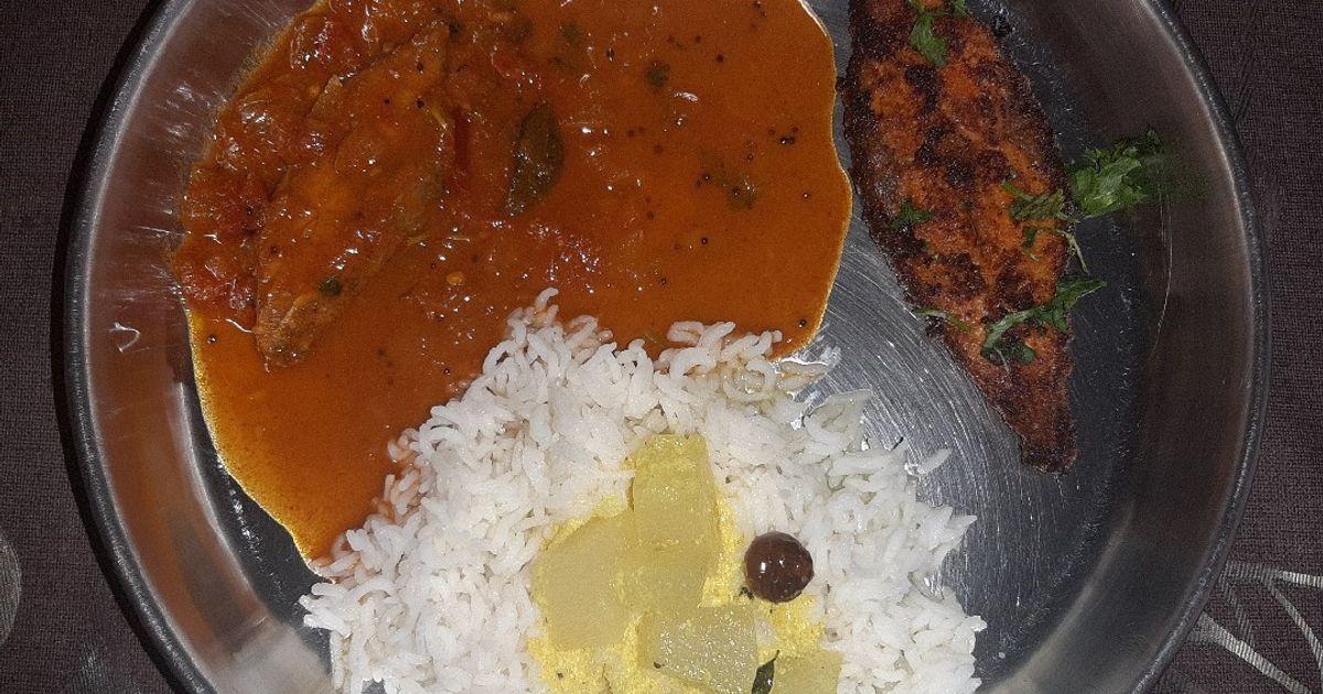 Fish Thali Rice With Fish Curry, Fish Fry, And Spiced Buttermilk Recipe ...