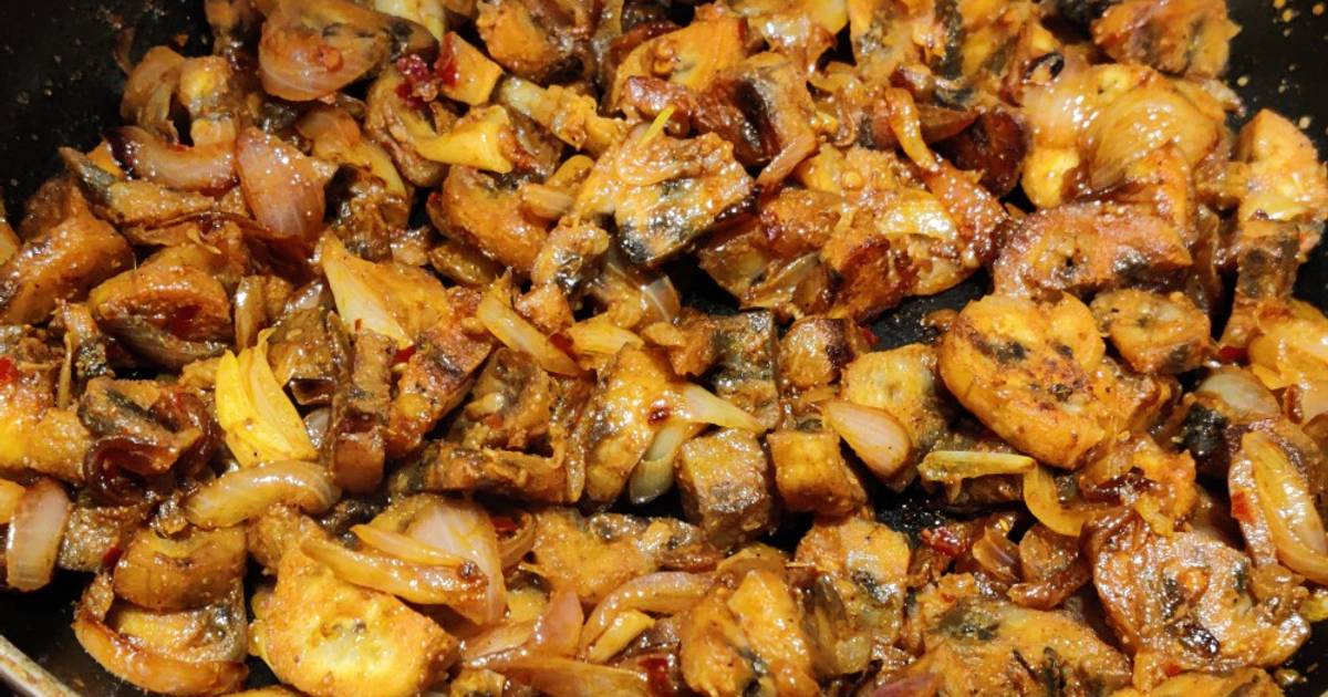 Spicy raw banana fry with a twist Recipe by Susmita Patnaik - Cookpad