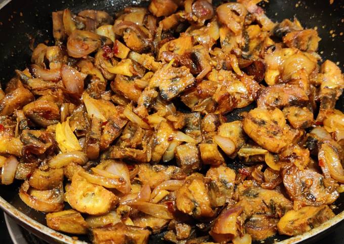 Spicy raw banana fry with a twist Recipe by Susmita Patnaik - Cookpad
