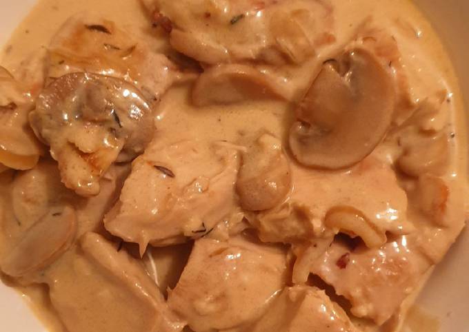 Chicken Chunks in Creamy Mushroom Sauce Recipe by Kanini Kaseo - Cookpad