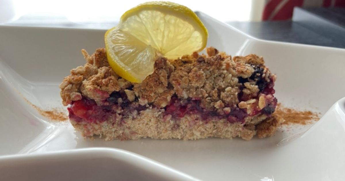 Erdei Gyümölcsös Zabos Morzsa Süti🫐🍒 | Kittii Manka receptje - Cookpad ...