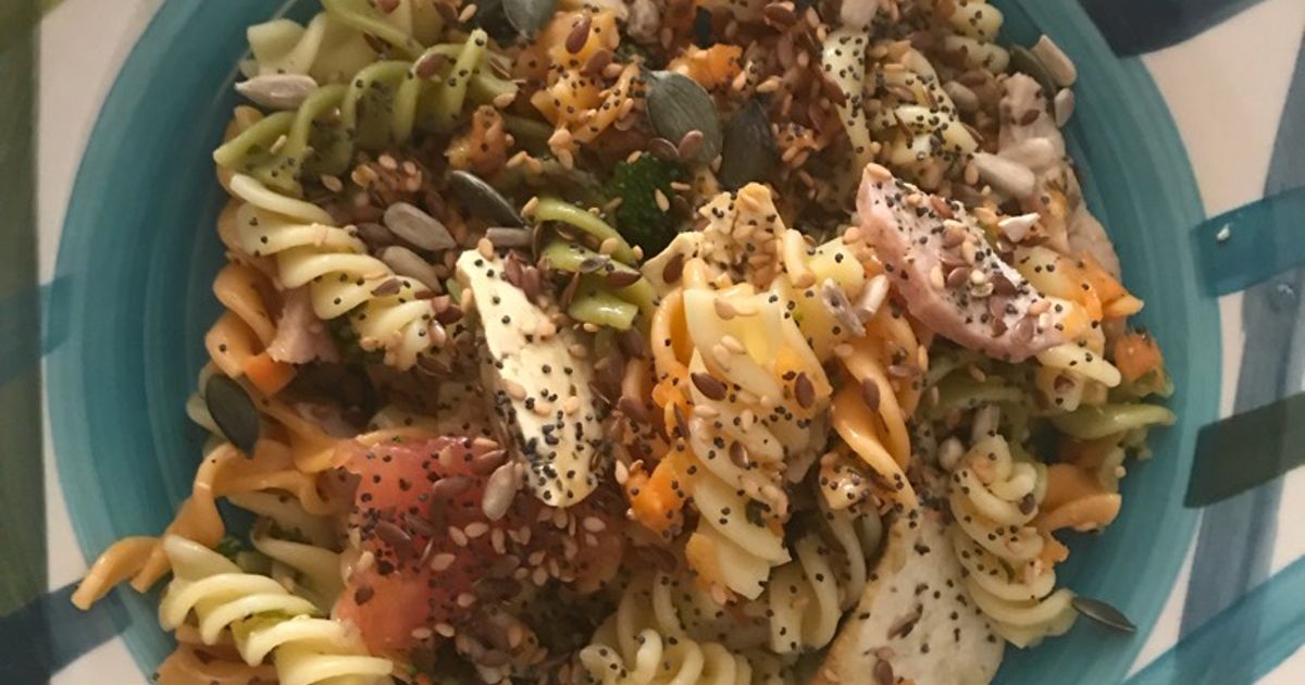 Ensalada De Pasta Con Tofu, Semillas Y Verduritas Receta de Porciones ...