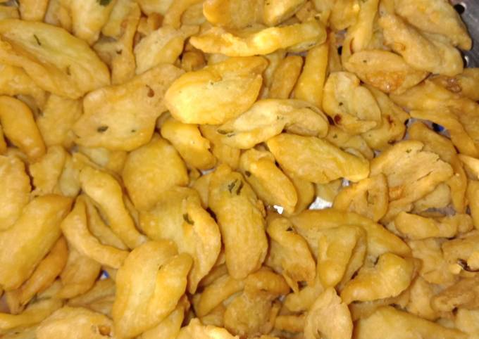 Resep Kue bawang gunting/ Kripik Bawang Renyah oleh Ekaa Putry - Cookpad