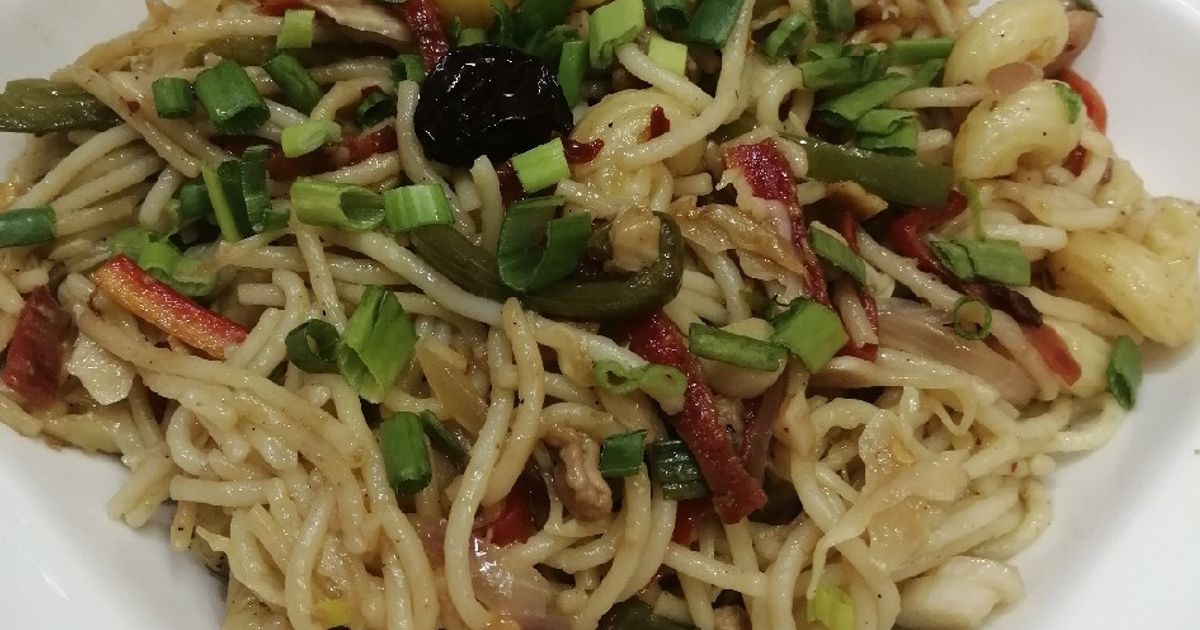 Chowmein Recipe by Zainab Aftab - Cookpad