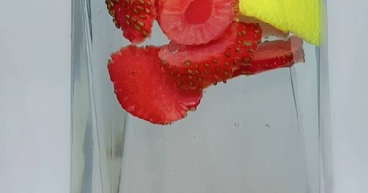 Resep Infus water berryle (stoberry +lemon) oleh Chirae - Cookpad