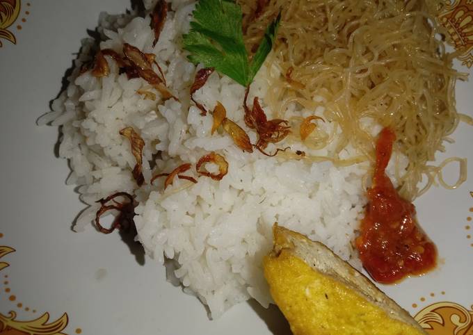 Resep Nasi uduk rice cooker oleh winda aninandya lubis - Cookpad
