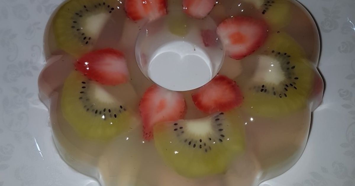 Resep Pudding Kaca Kiwi Strawberry oleh Mery fang - Cookpad