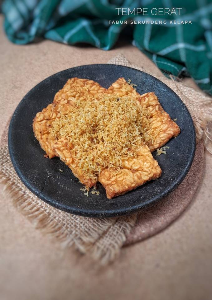 Resep Tempe Gerat Tabur Serundeng Kelapa oleh Hadleny Kitchen - Cookpad