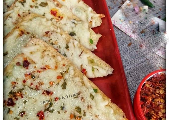 Chilli cheese bread Recipe by Samia Farhan - Cookpad