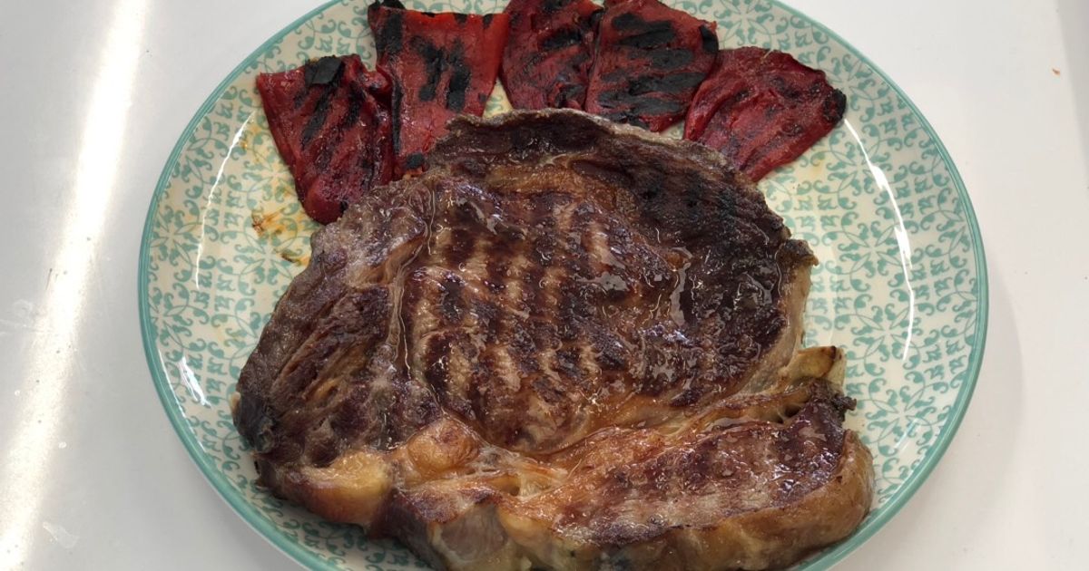 Chuletón Gallego Madurado Con Pimientos De Piquillo Receta de Pablo ...