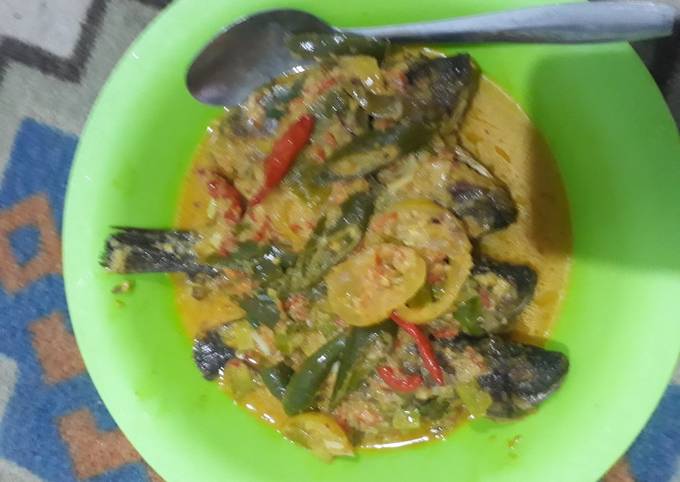 Resep Pesmol ikan nila cabe ijo oleh zona govindo - Cookpad