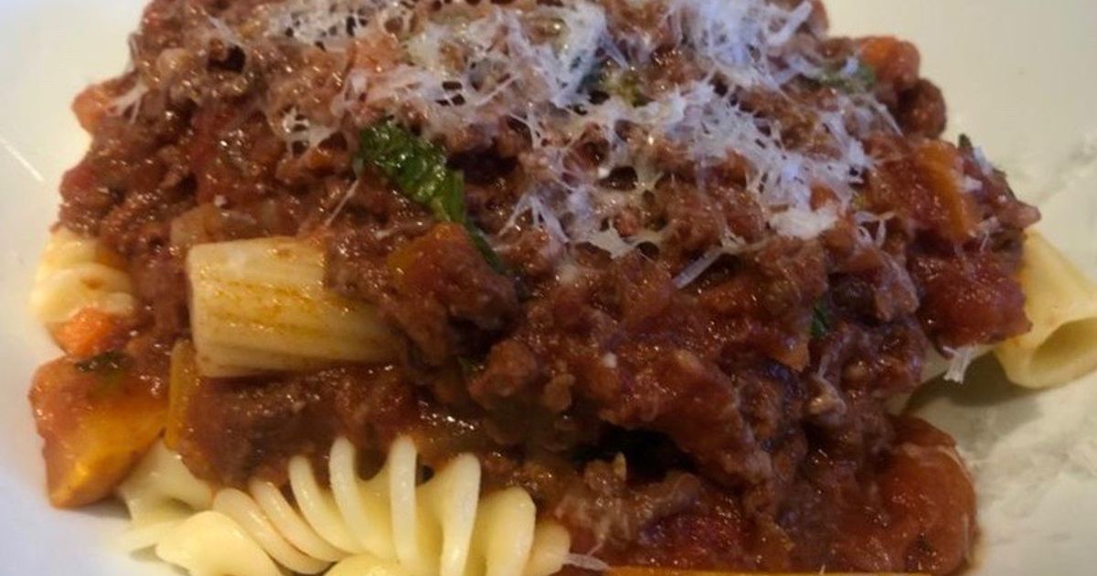 Crowd Pleasing Spaghetti Bolognese Recipe by Kate Carless - Cookpad