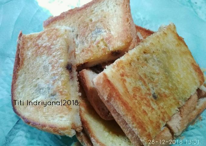 Resep Roti bakar choco cheese oleh Titi Indriyana - Cookpad