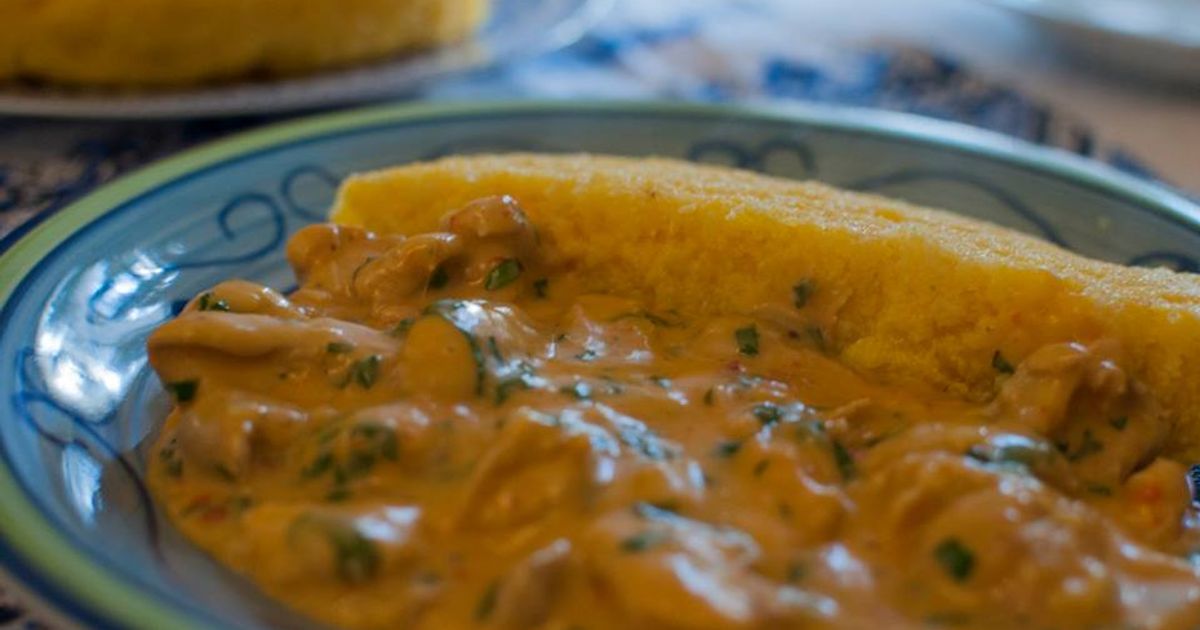 Ricetta Tocăniţa De Pui Cu Mămăligă Spezzatino Di Pollo Con Polenta di ...