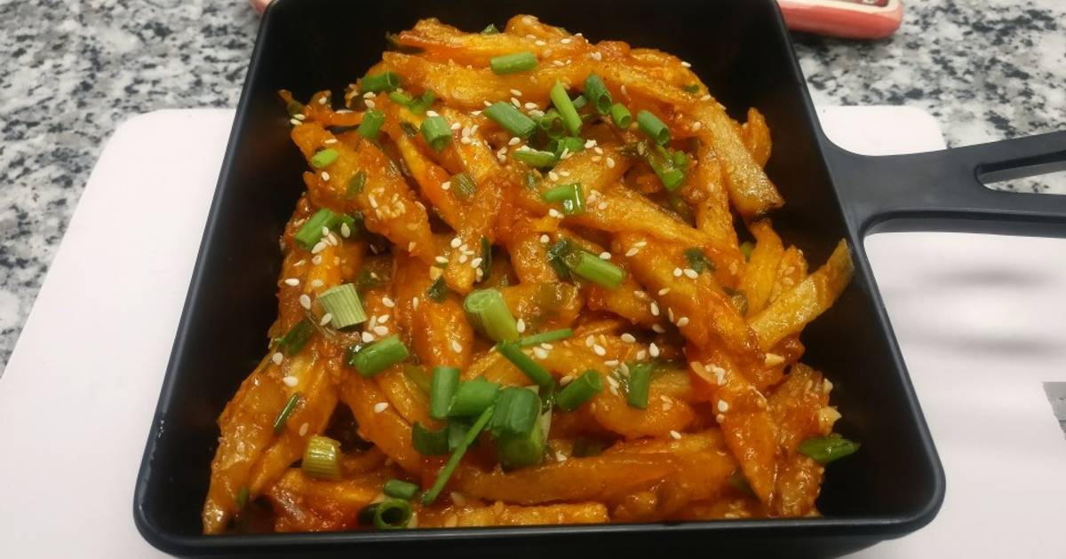Chilli potato fries Recipe by Chef Alka Singh Tomar.(Blogger) - Cookpad