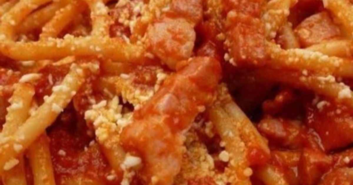 Spaghetti With Guanciale And Tomato Sauce Recipe By Le Ricette Della ...