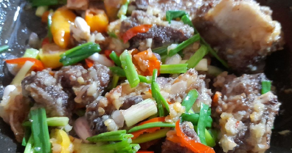 Resep Oseng Iga Pedas oleh dinda yunie - Cookpad