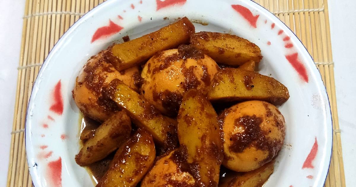 Resep Semur telur kentang oleh Nyanyah - Cookpad