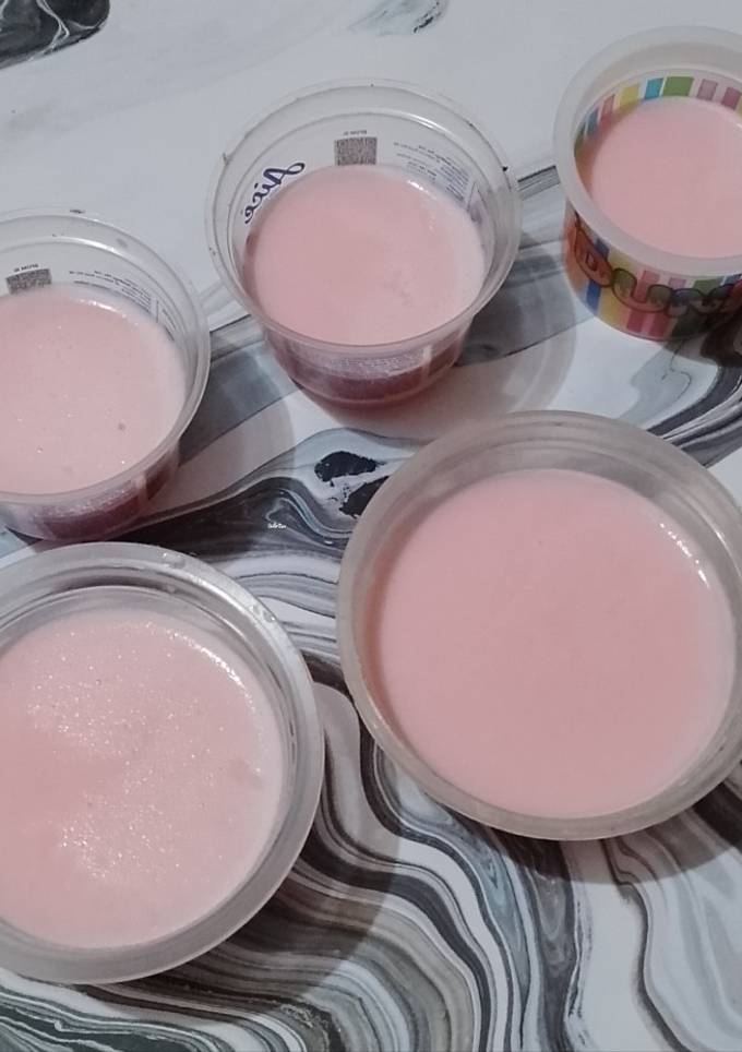 Resep Silky pudding Korean strawberry oleh Ani Brilian - Cookpad