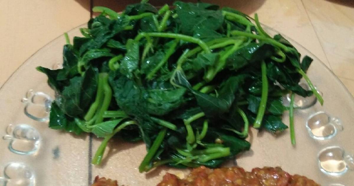 Resep Cemeding godhong telo (daun ubi jalar) oleh diyan Ayunita - Cookpad