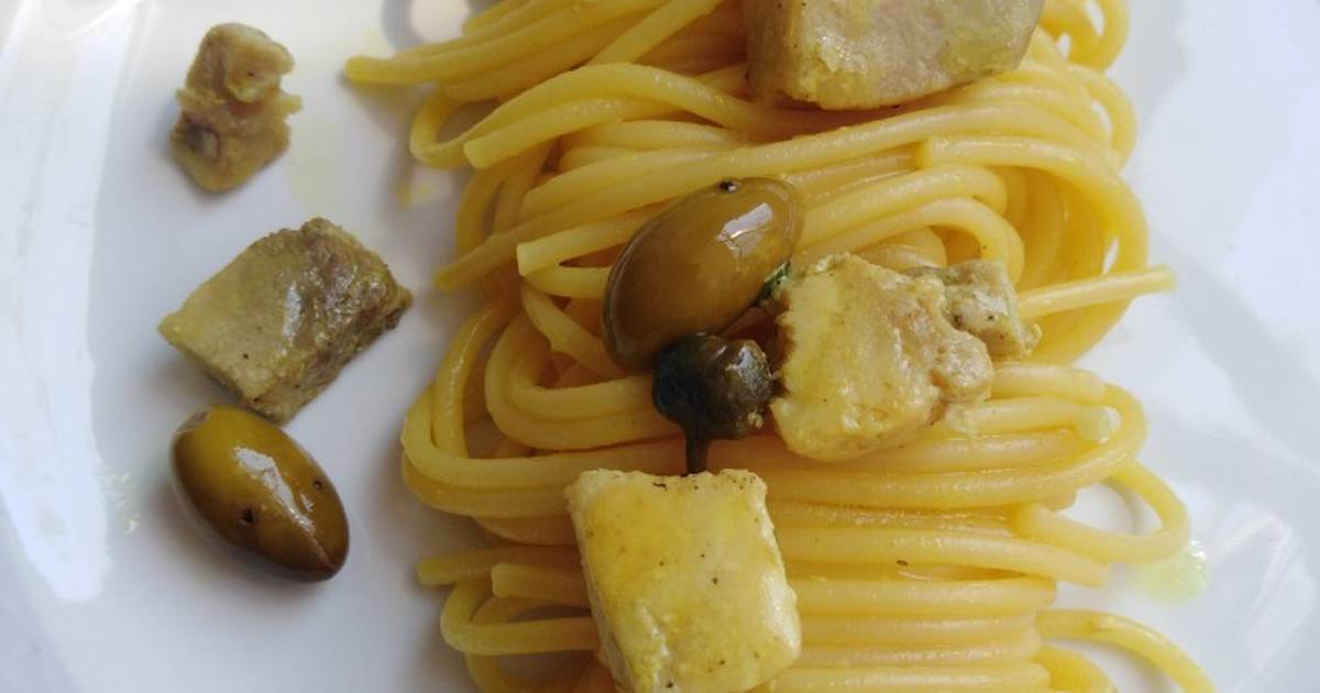 Ricetta Spaghetti con pesce spada e olive di Antonella Dadamo ...