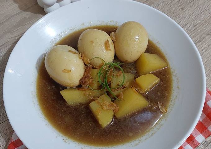 Resep Semur Telur dan Kentang oleh Dahniear N. Indriani - Cookpad