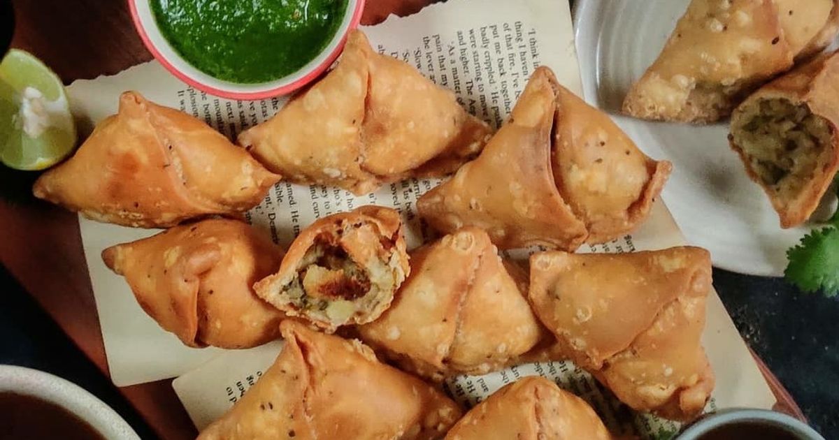 Classic Aloo Samosa Recipe by Swati - Cookpad