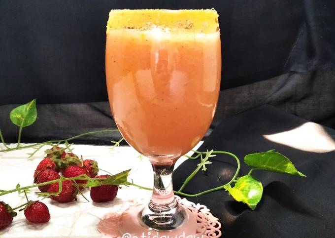 Resep *Jus Melon Kuning Strawberry Yakult* oleh ati dewanthi - Cookpad