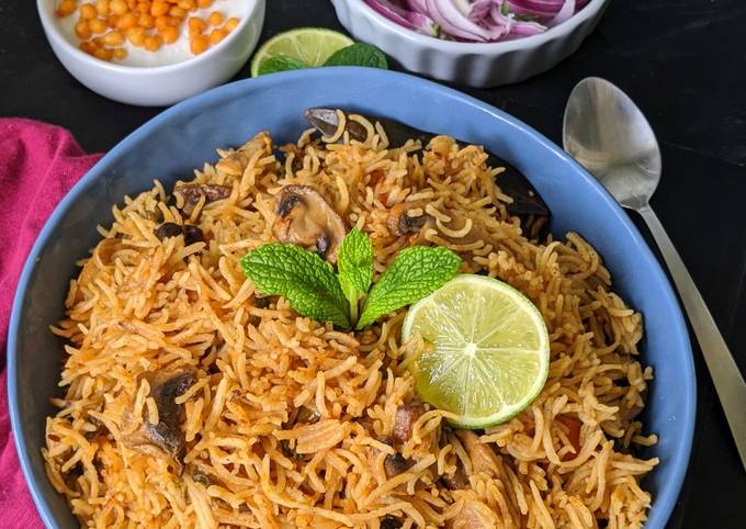 Mushroom Biryani Recipe by Saraniyaa Pradeep - Cookpad