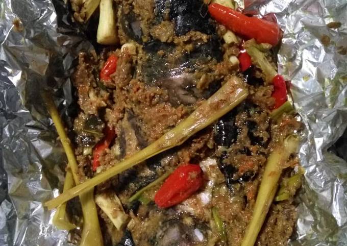 Resep Pepes ikan Mas bumbu sederhana oleh Yuliah Qotimah - Cookpad