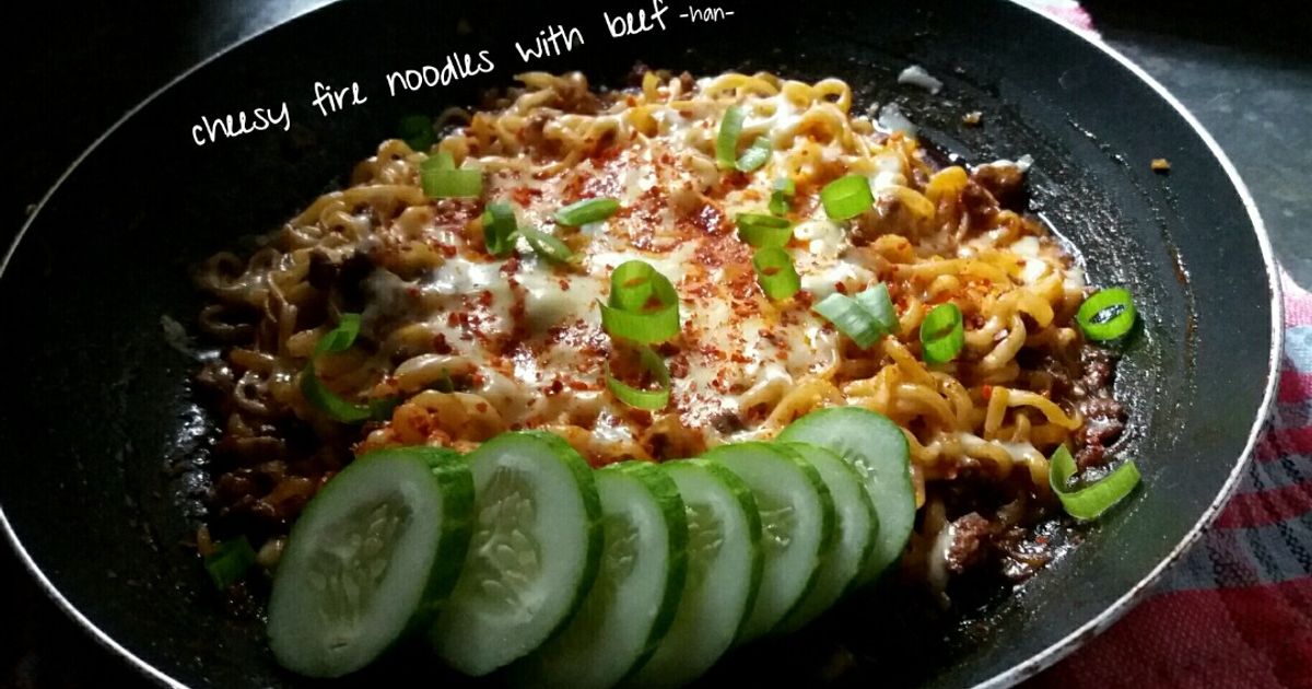 Resep cheesy fire noodles with beef rumahan enak dan mudah - Cookpad