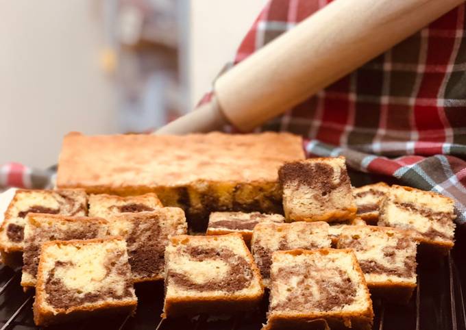 Resep Marble Butter Cake (Bolu Marmer) oleh Nuzulul Poetry - Cookpad