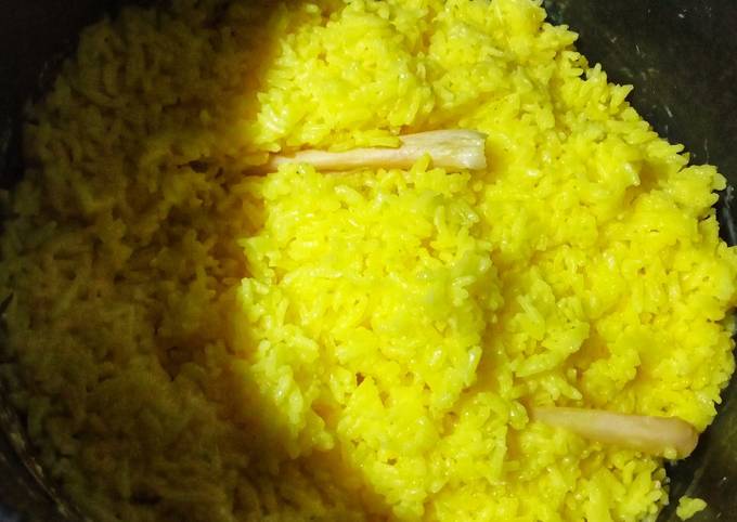 Resep Nasi Kuning Rice Cooker oleh dapoer_sekartaji - Cookpad