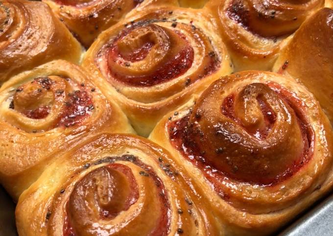 Resep Strawberry Jam Roll Bread 🍓 🍓🍓 oleh Lisa - Cookpad