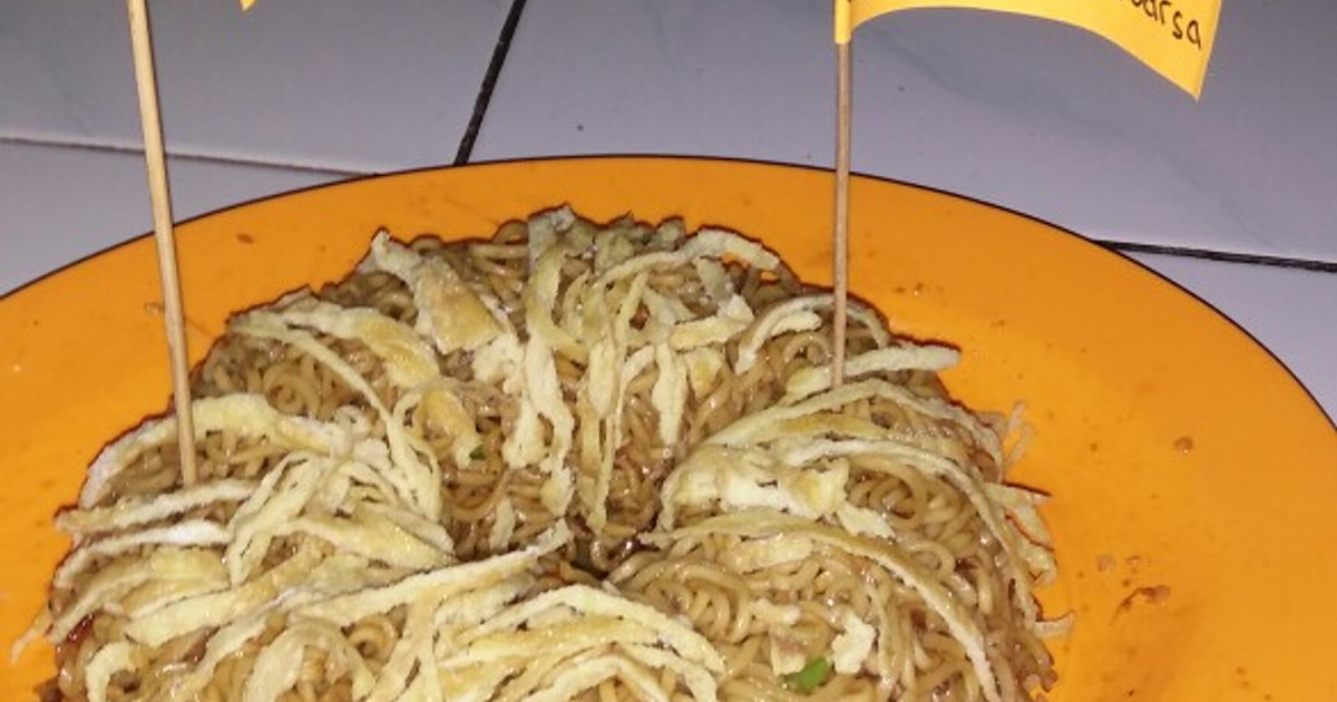 Resep Mie Indomie Abang Adek Ulang Tahun oleh Nimah Arofiah - Cookpad