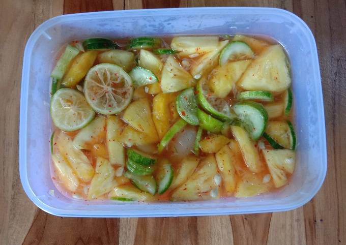 Resep Asinan timnas (timun nanas) oleh Sepertiga Dapur - Cookpad