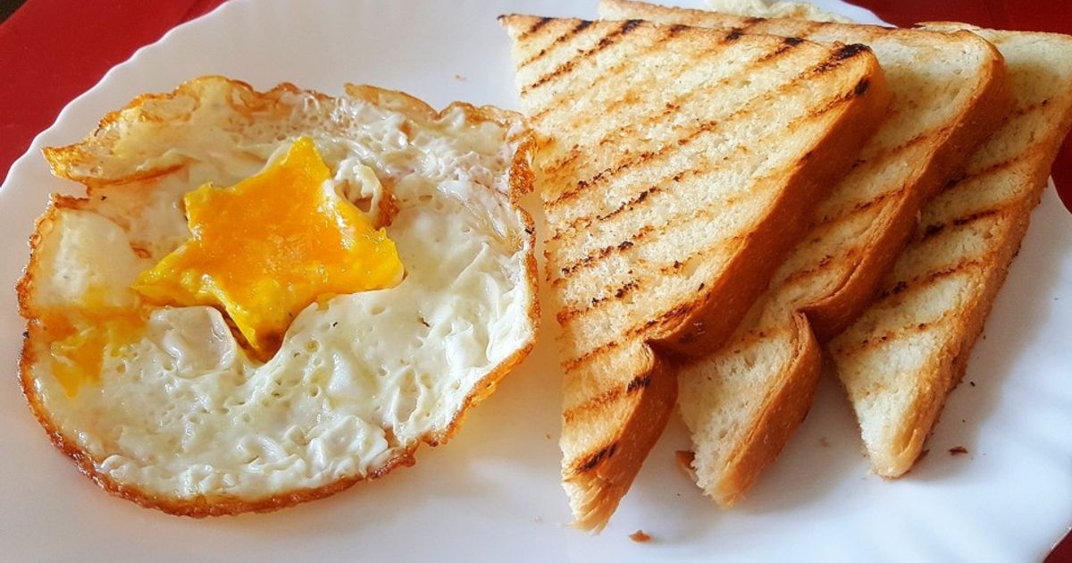 Half Fry Star Egg Recipe by Shagufta Asif - Cookpad