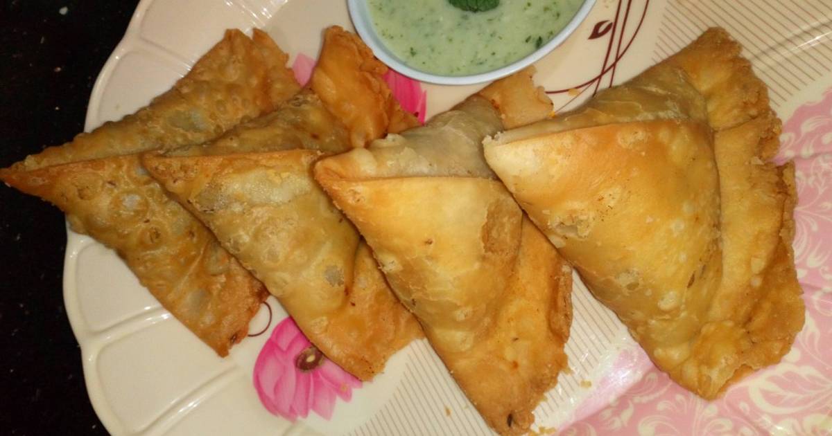 Alu samosa Recipe by Mahreen Rauf - Cookpad
