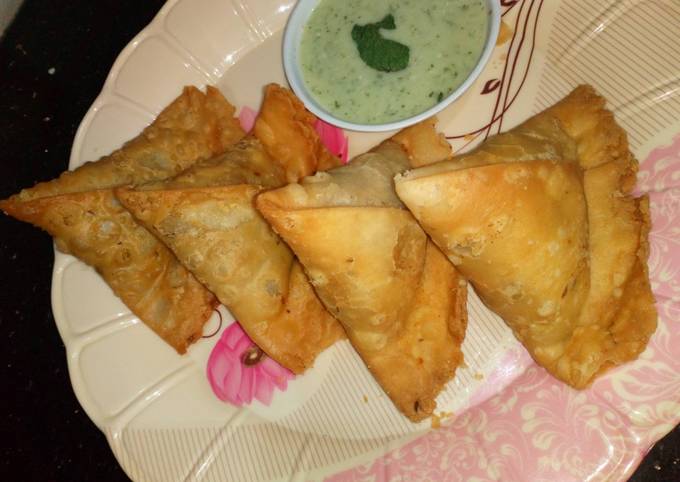 Alu samosa Recipe by Mahreen Rauf - Cookpad