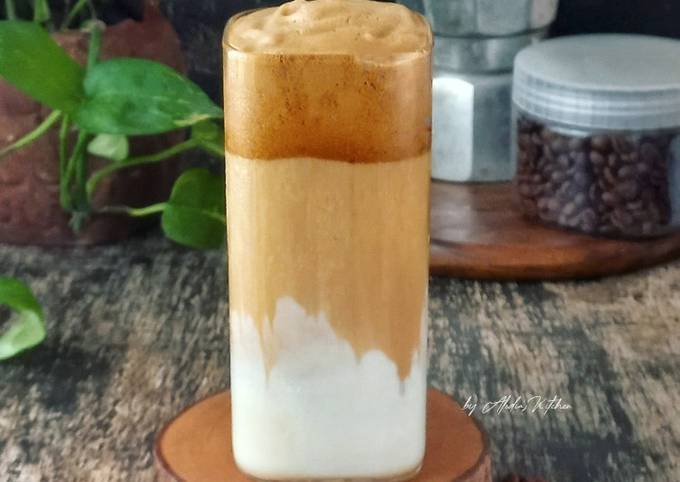 Resep Iced Coffee Banana Milk oleh Vey Alodia's Kitchen - Cookpad