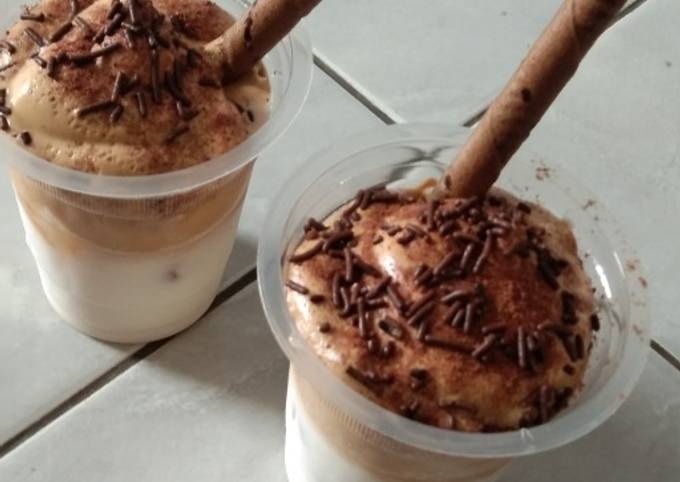 Resep Coffee viral alias dalgona coffee oleh Dapoerbund - Cookpad
